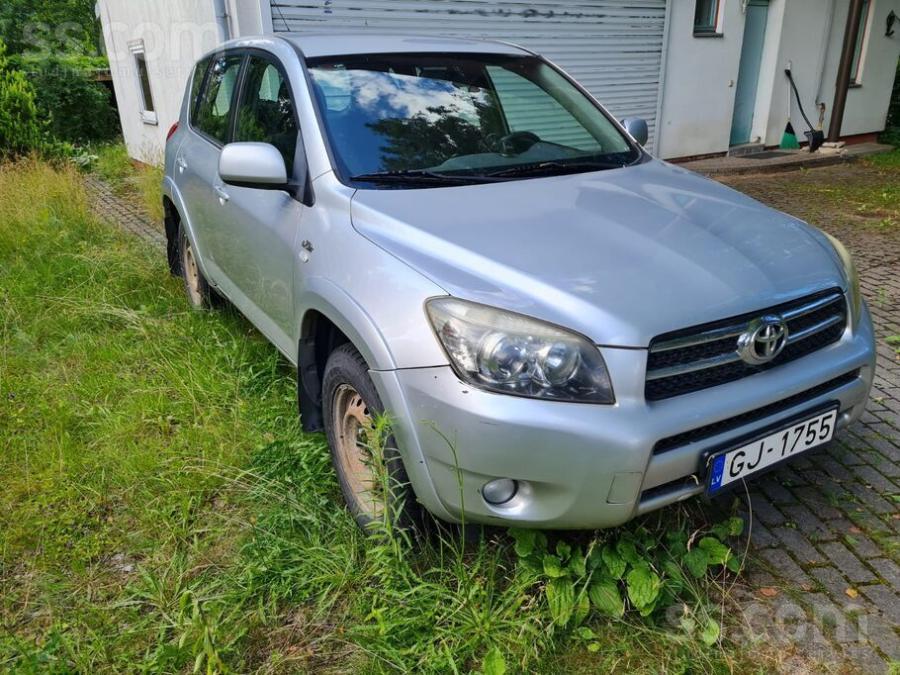 Pelēks Toyota RAV4 2007 Rīga, ar dzinēja tilpumu 2.20 L un nobraukumu 265 tūkst. km par 1500 €, foto 3 vietnē AUTOMOTO.COM.LV