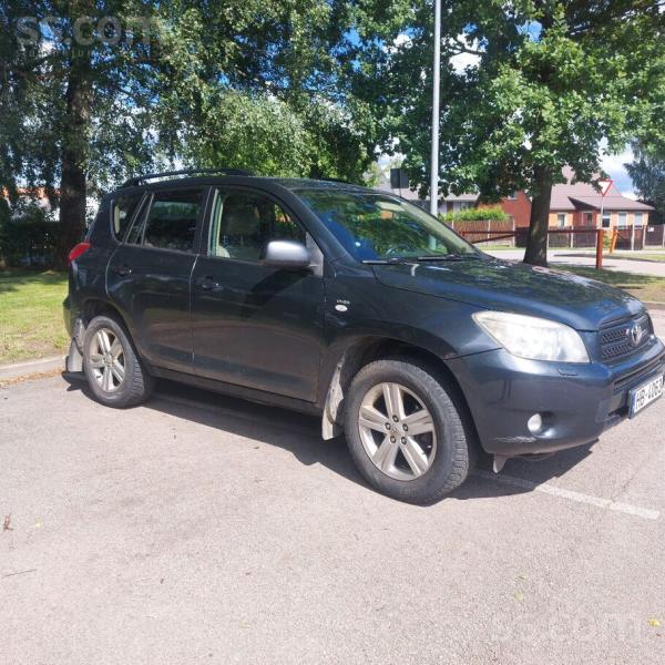 Grey Toyota RAV4 2007 in Bauska, with an engine capacity of 2.20 L and mileage of 370 thousand km for 2650 €, photo 3 on AUTOMOTO.COM.LV