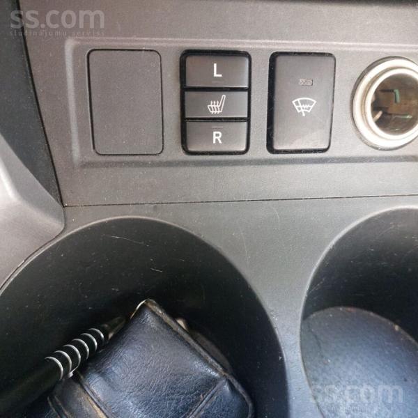Pelēks Toyota RAV4 2007 Bauska, ar dzinēja tilpumu 2.20 L un nobraukumu 370 tūkst. km par 2650 €, foto 9 vietnē AUTOMOTO.COM.LV