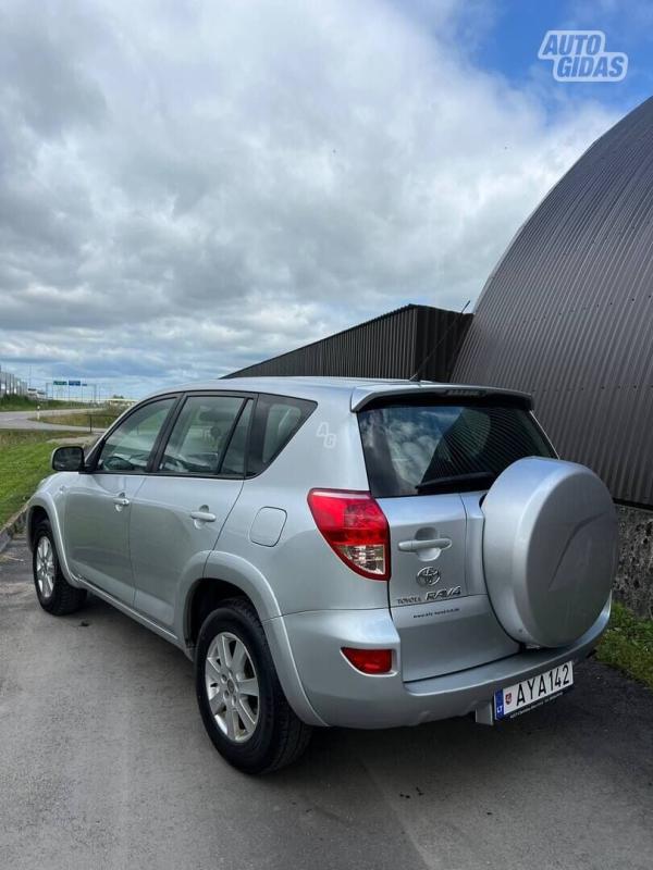 Pelēks Toyota RAV4 2007 Marijampole, ar dzinēja tilpumu 2.20 L un nobraukumu 230 tūkst. km par 3500 €, foto 4 vietnē AUTOMOTO.COM.LV