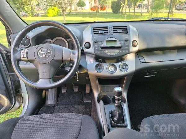 Grey Toyota RAV4 2007 in Jurmala, with an engine capacity of 2.20 L and mileage of 265 thousand km for 2900 €, photo 8 on AUTOMOTO.COM.LV