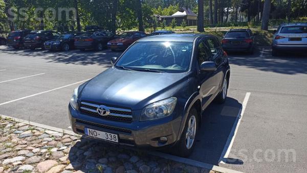 Pelēks Toyota RAV4 2007 Daugavpils, ar dzinēja tilpumu 2.20 L un nobraukumu 235 tūkst. km par 3900 €, foto 1 vietnē AUTOMOTO.COM.LV