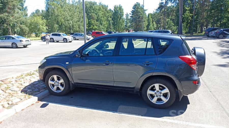 Grey Toyota RAV4 2007 in Daugavpils, with an engine capacity of 2.20 L and mileage of 235 thousand km for 3900 €, photo 3 on AUTOMOTO.COM.LV