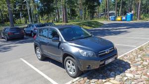 Grey Toyota RAV4 2007 in Daugavpils, with an engine capacity of 2.20 L and mileage of 235 thousand km for 3900 €, photo 5 on AUTOMOTO.COM.LV