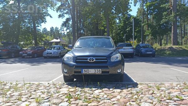 Pelēks Toyota RAV4 2007 Daugavpils, ar dzinēja tilpumu 2.20 L un nobraukumu 235 tūkst. km par 3900 €, foto 5 vietnē AUTOMOTO.COM.LV