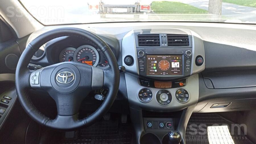 Grey Toyota RAV4 2007 in Daugavpils, with an engine capacity of 2.20 L and mileage of 235 thousand km for 3900 €, photo 7 on AUTOMOTO.COM.LV