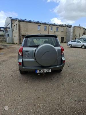 Pelēks Toyota RAV4 2007 Mažeikiai, ar dzinēja tilpumu 2.23 L un nobraukumu 262 tūkst. km par 3100 €, foto 5 vietnē AUTOMOTO.COM.LV
