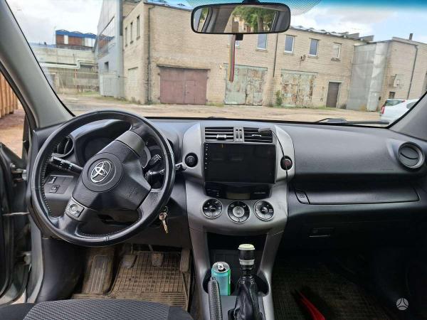 Pelēks Toyota RAV4 2007 Mažeikiai, ar dzinēja tilpumu 2.23 L un nobraukumu 262 tūkst. km par 3100 €, foto 6 vietnē AUTOMOTO.COM.LV