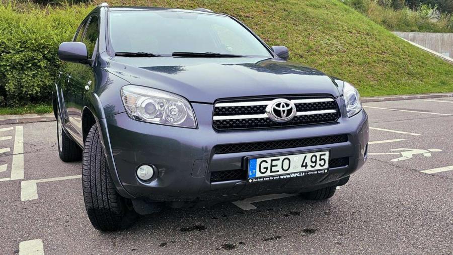 Pelēks Toyota RAV4 2007 Viļņa, ar dzinēja tilpumu 2.23 L un nobraukumu 256 tūkst. km par 4599 €, foto 1 vietnē AUTOMOTO.COM.LV