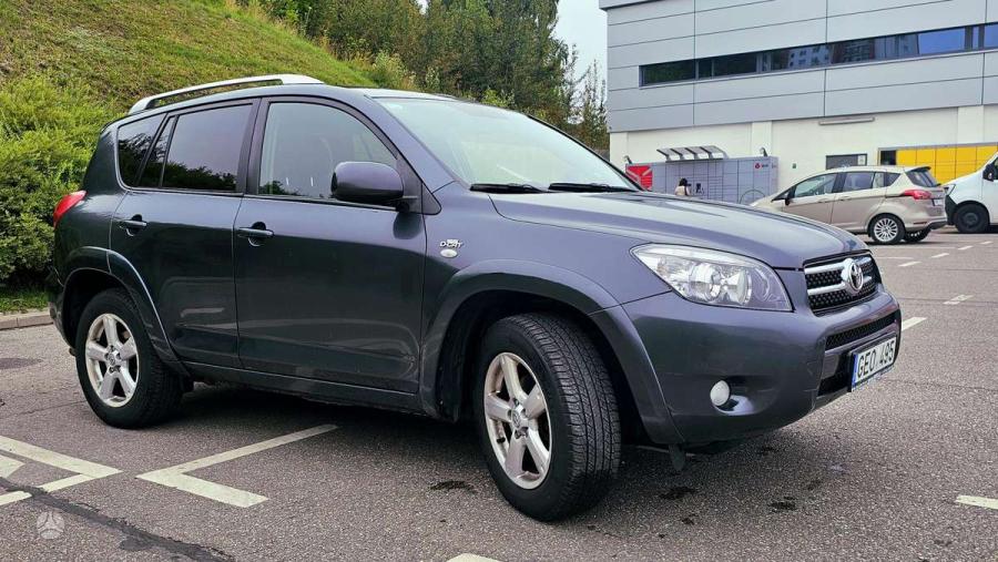 Pelēks Toyota RAV4 2007 Viļņa, ar dzinēja tilpumu 2.23 L un nobraukumu 256 tūkst. km par 4599 €, foto 3 vietnē AUTOMOTO.COM.LV