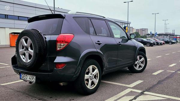 Pelēks Toyota RAV4 2007 Viļņa, ar dzinēja tilpumu 2.23 L un nobraukumu 256 tūkst. km par 4599 €, foto 4 vietnē AUTOMOTO.COM.LV