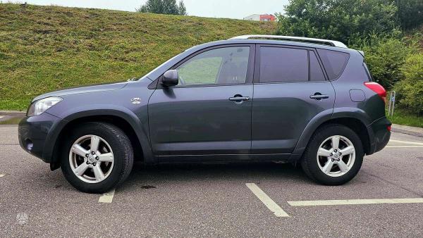 Pelēks Toyota RAV4 2007 Viļņa, ar dzinēja tilpumu 2.23 L un nobraukumu 256 tūkst. km par 4599 €, foto 7 vietnē AUTOMOTO.COM.LV