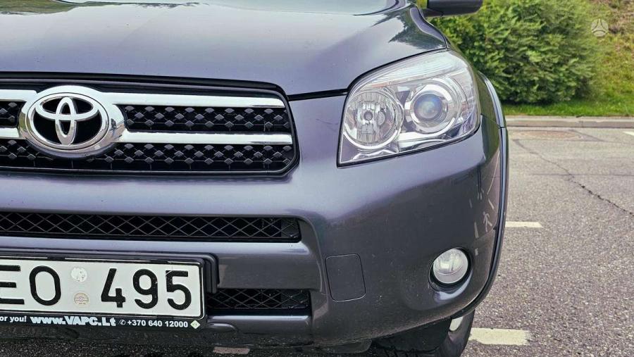 Pelēks Toyota RAV4 2007 Viļņa, ar dzinēja tilpumu 2.23 L un nobraukumu 256 tūkst. km par 4599 €, foto 9 vietnē AUTOMOTO.COM.LV