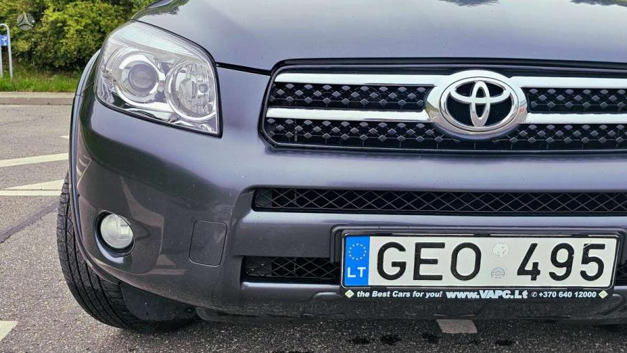 Pelēks Toyota RAV4 2007 Viļņa, ar dzinēja tilpumu 2.23 L un nobraukumu 256 tūkst. km par 4599 €, foto 10 vietnē AUTOMOTO.COM.LV