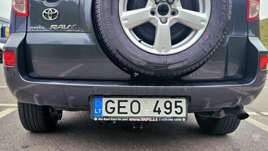 Pelēks Toyota RAV4 2007 Viļņa, ar dzinēja tilpumu 2.23 L un nobraukumu 256 tūkst. km par 4599 €, foto 12 vietnē AUTOMOTO.COM.LV