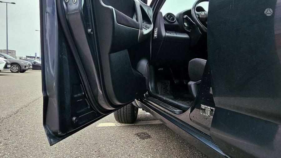 Pelēks Toyota RAV4 2007 Viļņa, ar dzinēja tilpumu 2.23 L un nobraukumu 256 tūkst. km par 4599 €, foto 16 vietnē AUTOMOTO.COM.LV