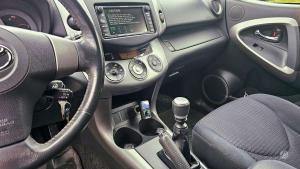 Pelēks Toyota RAV4 2007 Viļņa, ar dzinēja tilpumu 2.23 L un nobraukumu 256 tūkst. km par 4599 €, foto 20 vietnē AUTOMOTO.COM.LV
