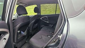 Pelēks Toyota RAV4 2007 Viļņa, ar dzinēja tilpumu 2.23 L un nobraukumu 256 tūkst. km par 4599 €, foto 24 vietnē AUTOMOTO.COM.LV