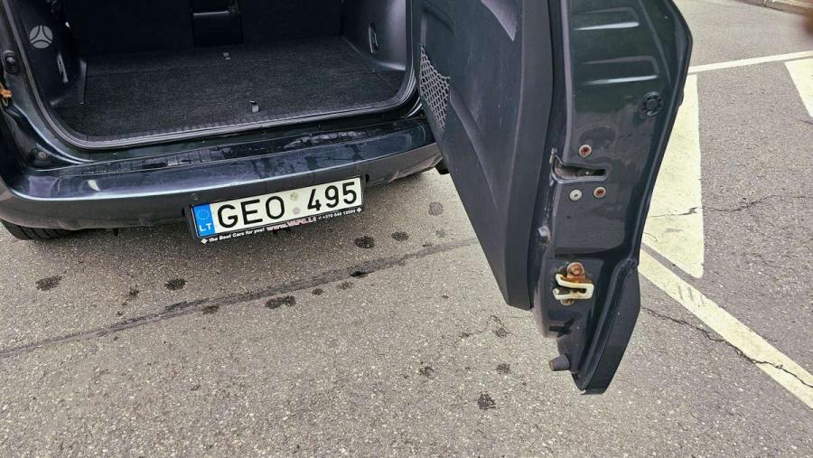 Pelēks Toyota RAV4 2007 Viļņa, ar dzinēja tilpumu 2.23 L un nobraukumu 256 tūkst. km par 4599 €, foto 27 vietnē AUTOMOTO.COM.LV