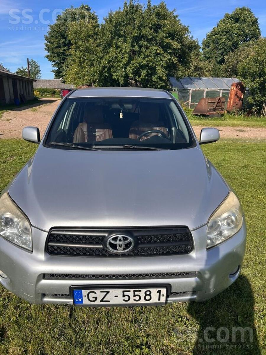 Grey Toyota RAV4 2007 in Liepaja, with an engine capacity of 2.20 L and mileage of 287 thousand km for 3000 €, photo 6 on AUTOMOTO.COM.LV