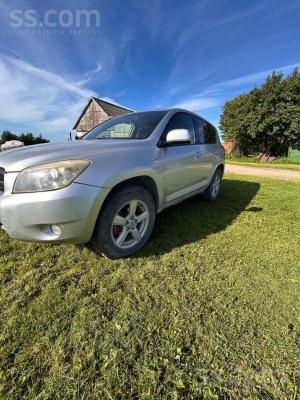 Grey Toyota RAV4 2007 in Liepaja, with an engine capacity of 2.20 L and mileage of 287 thousand km for 3000 €, photo 7 on AUTOMOTO.COM.LV