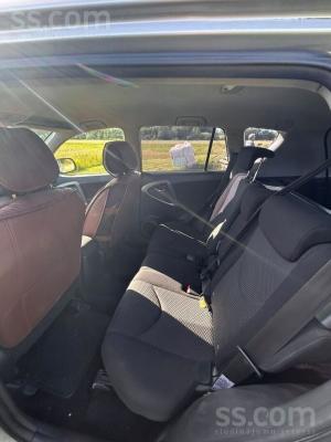 Grey Toyota RAV4 2007 in Liepaja, with an engine capacity of 2.20 L and mileage of 287 thousand km for 3000 €, photo 8 on AUTOMOTO.COM.LV