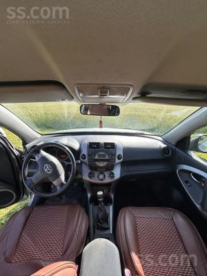 Grey Toyota RAV4 2007 in Liepaja, with an engine capacity of 2.20 L and mileage of 287 thousand km for 3000 €, photo 11 on AUTOMOTO.COM.LV