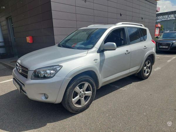 Pelēks Toyota RAV4 2007 Klaipėda, ar dzinēja tilpumu 2.20 L un nobraukumu 245 tūkst. km par 3400 €, foto 1 vietnē AUTOMOTO.COM.LV