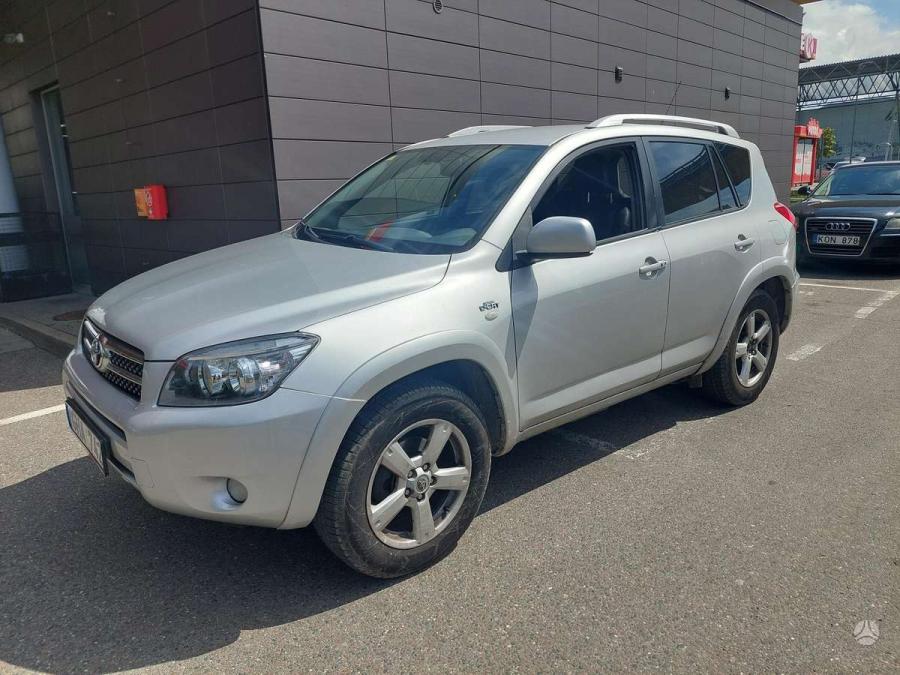 Pelēks Toyota RAV4 2007 Klaipėda, ar dzinēja tilpumu 2.20 L un nobraukumu 245 tūkst. km par 3400 €, foto 1 vietnē AUTOMOTO.COM.LV