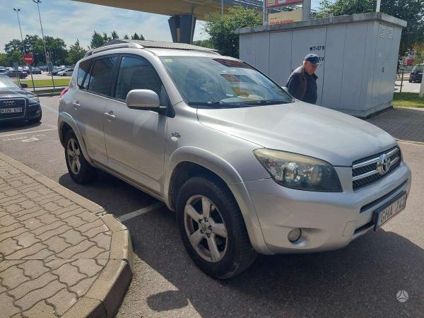 Pelēks Toyota RAV4 2007 Klaipėda, ar dzinēja tilpumu 2.20 L un nobraukumu 245 tūkst. km par 3400 €, foto 4 vietnē AUTOMOTO.COM.LV
