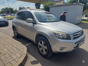 Pelēks Toyota RAV4 2007 Klaipėda, ar dzinēja tilpumu 2.20 L un nobraukumu 245 tūkst. km par 3400 €, foto 5 vietnē AUTOMOTO.COM.LV