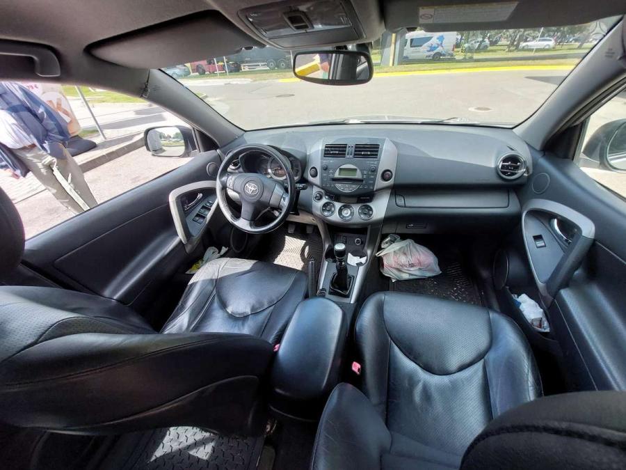 Pelēks Toyota RAV4 2007 Klaipėda, ar dzinēja tilpumu 2.20 L un nobraukumu 245 tūkst. km par 3400 €, foto 8 vietnē AUTOMOTO.COM.LV