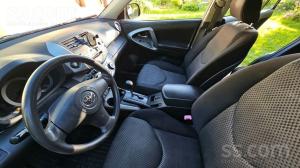 Pelēks Toyota RAV4 2007 Rīga, ar dzinēja tilpumu 2.00 L un nobraukumu 275 tūkst. km par 3300 €, foto 4 vietnē AUTOMOTO.COM.LV