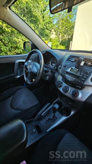 Pelēks Toyota RAV4 2007 Rīga, ar dzinēja tilpumu 2.00 L un nobraukumu 275 tūkst. km par 3300 €, foto 6 vietnē AUTOMOTO.COM.LV