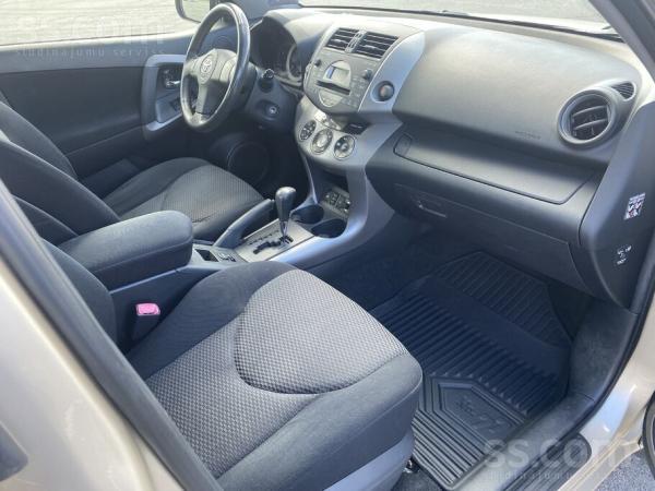 Grey Toyota RAV4 2007 in Riga, with an engine capacity of 2.00 L and mileage of 217 thousand km for 4600 €, photo 7 on AUTOMOTO.COM.LV