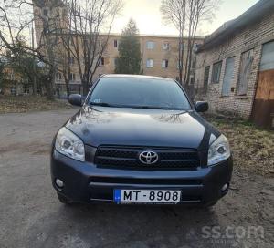 Pelēks Toyota RAV4 2007 Rīga, ar dzinēja tilpumu 2.20 L un nobraukumu 191 tūkst. km par 5300 €, foto  vietnē AUTOMOTO.COM.LV