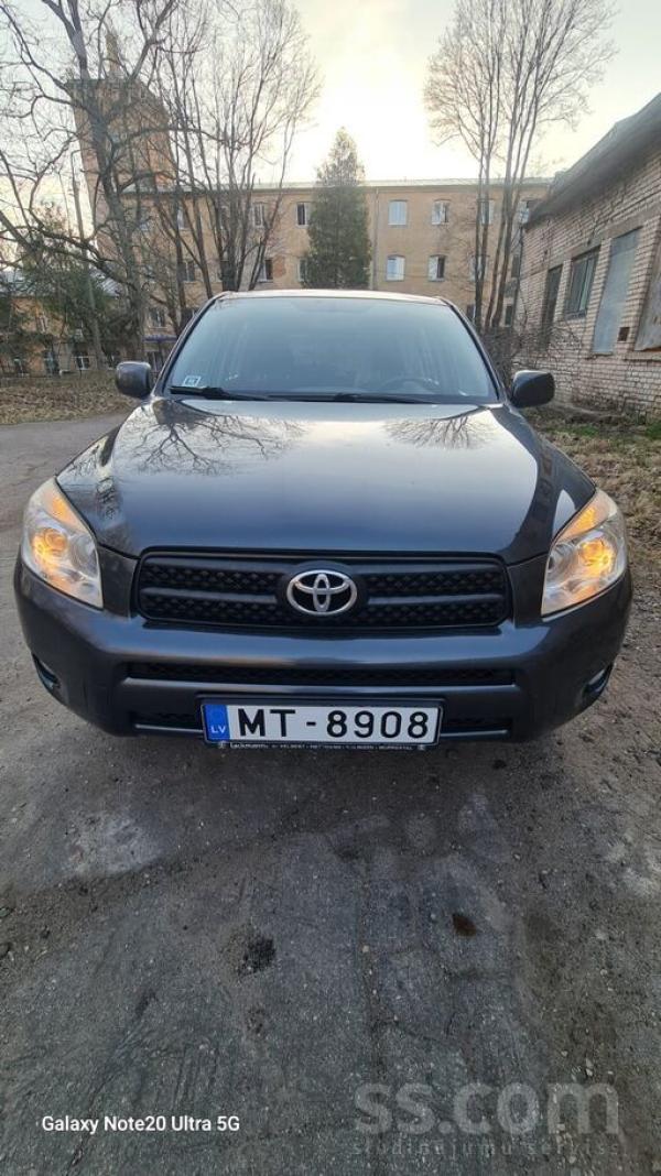 Pelēks Toyota RAV4 2007 Rīga, ar dzinēja tilpumu 2.20 L un nobraukumu 191 tūkst. km par 5300 €, foto 3 vietnē AUTOMOTO.COM.LV