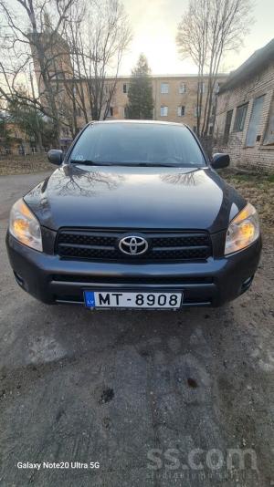Grey Toyota RAV4 2007 in Riga, with an engine capacity of 2.20 L and mileage of 191 thousand km for 5300 €, photo 3 on AUTOMOTO.COM.LV