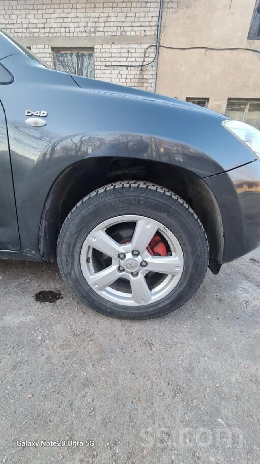 Grey Toyota RAV4 2007 in Riga, with an engine capacity of 2.20 L and mileage of 191 thousand km for 5300 €, photo 6 on AUTOMOTO.COM.LV