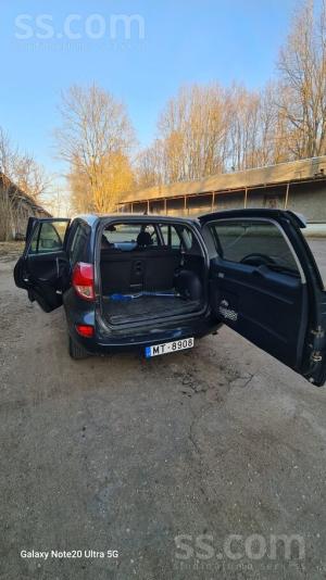 Grey Toyota RAV4 2007 in Riga, with an engine capacity of 2.20 L and mileage of 191 thousand km for 5300 €, photo 8 on AUTOMOTO.COM.LV