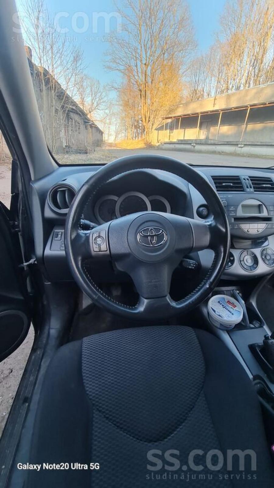 Grey Toyota RAV4 2007 in Riga, with an engine capacity of 2.20 L and mileage of 191 thousand km for 5300 €, photo 9 on AUTOMOTO.COM.LV