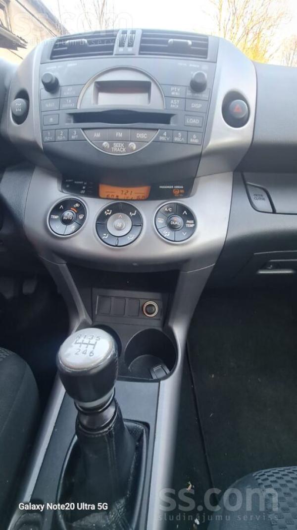 Pelēks Toyota RAV4 2007 Rīga, ar dzinēja tilpumu 2.20 L un nobraukumu 191 tūkst. km par 5300 €, foto 11 vietnē AUTOMOTO.COM.LV