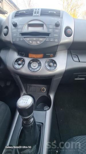 Grey Toyota RAV4 2007 in Riga, with an engine capacity of 2.20 L and mileage of 191 thousand km for 5300 €, photo 11 on AUTOMOTO.COM.LV