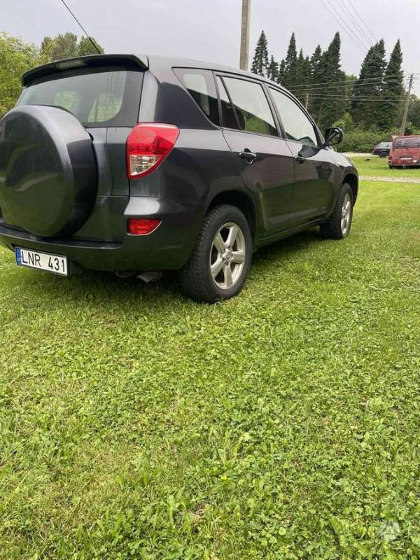 Pelēks Toyota RAV4 2007 Šakiai, ar dzinēja tilpumu 0.00 L un nobraukumu 153 tūkst. km par 4450 €, foto 3 vietnē AUTOMOTO.COM.LV