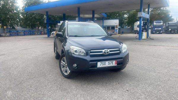 Pelēks Toyota RAV4 2007 Marijampole, ar dzinēja tilpumu 2.20 L un nobraukumu 244 tūkst. km par 3499 €, foto 1 vietnē AUTOMOTO.COM.LV