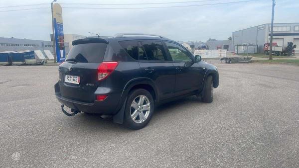 Pelēks Toyota RAV4 2007 Marijampole, ar dzinēja tilpumu 2.20 L un nobraukumu 244 tūkst. km par 3499 €, foto 6 vietnē AUTOMOTO.COM.LV