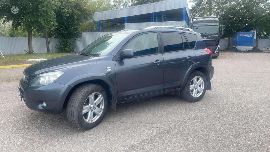 Pelēks Toyota RAV4 2007 Marijampole, ar dzinēja tilpumu 2.20 L un nobraukumu 244 tūkst. km par 3499 €, foto 7 vietnē AUTOMOTO.COM.LV