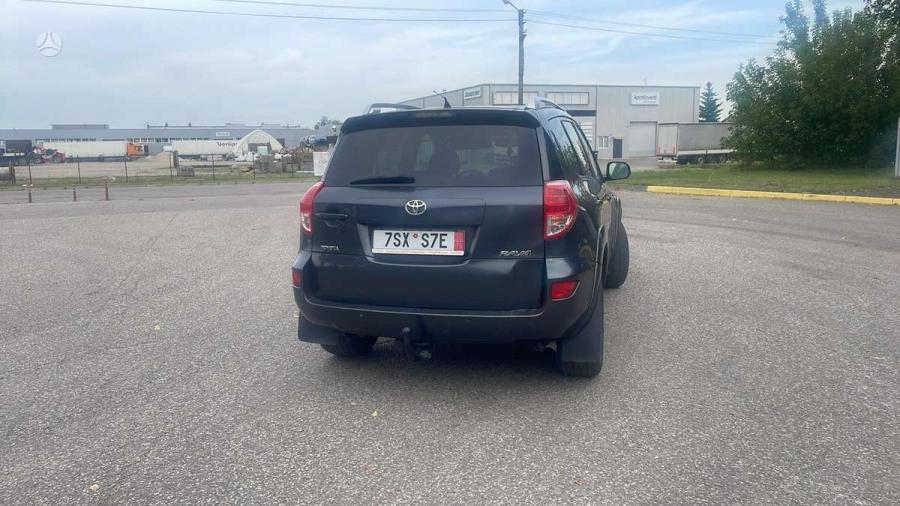 Pelēks Toyota RAV4 2007 Marijampole, ar dzinēja tilpumu 2.20 L un nobraukumu 244 tūkst. km par 3499 €, foto 8 vietnē AUTOMOTO.COM.LV