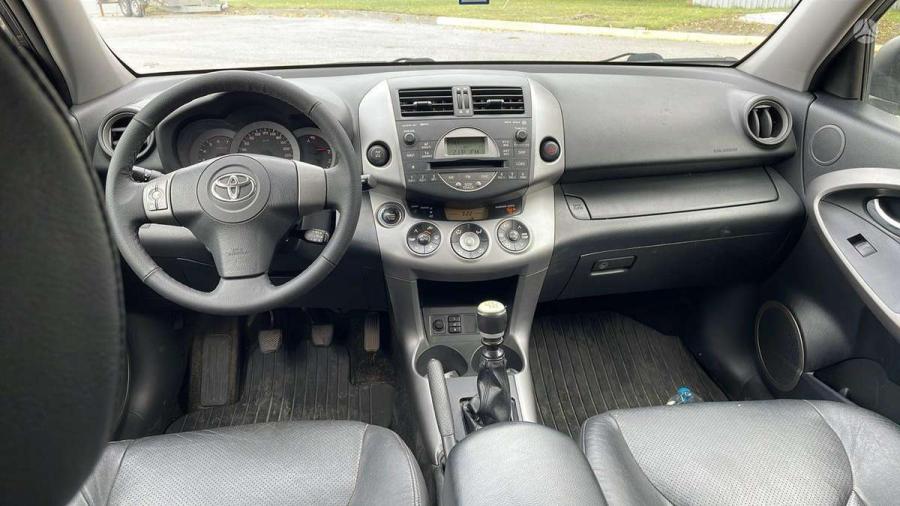 Pelēks Toyota RAV4 2007 Marijampole, ar dzinēja tilpumu 2.20 L un nobraukumu 244 tūkst. km par 3499 €, foto 12 vietnē AUTOMOTO.COM.LV