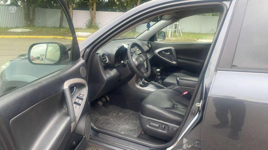 Pelēks Toyota RAV4 2007 Marijampole, ar dzinēja tilpumu 2.20 L un nobraukumu 244 tūkst. km par 3499 €, foto 15 vietnē AUTOMOTO.COM.LV